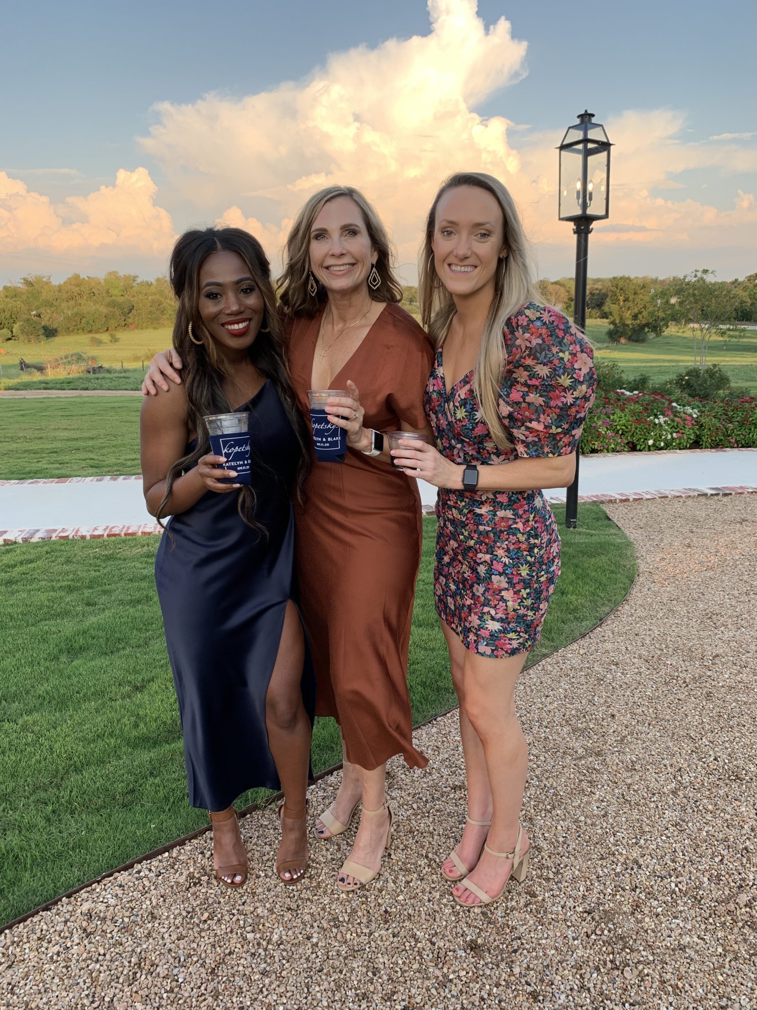 Wedding Weekend - The Queen's Chronicles - The Queen In Between