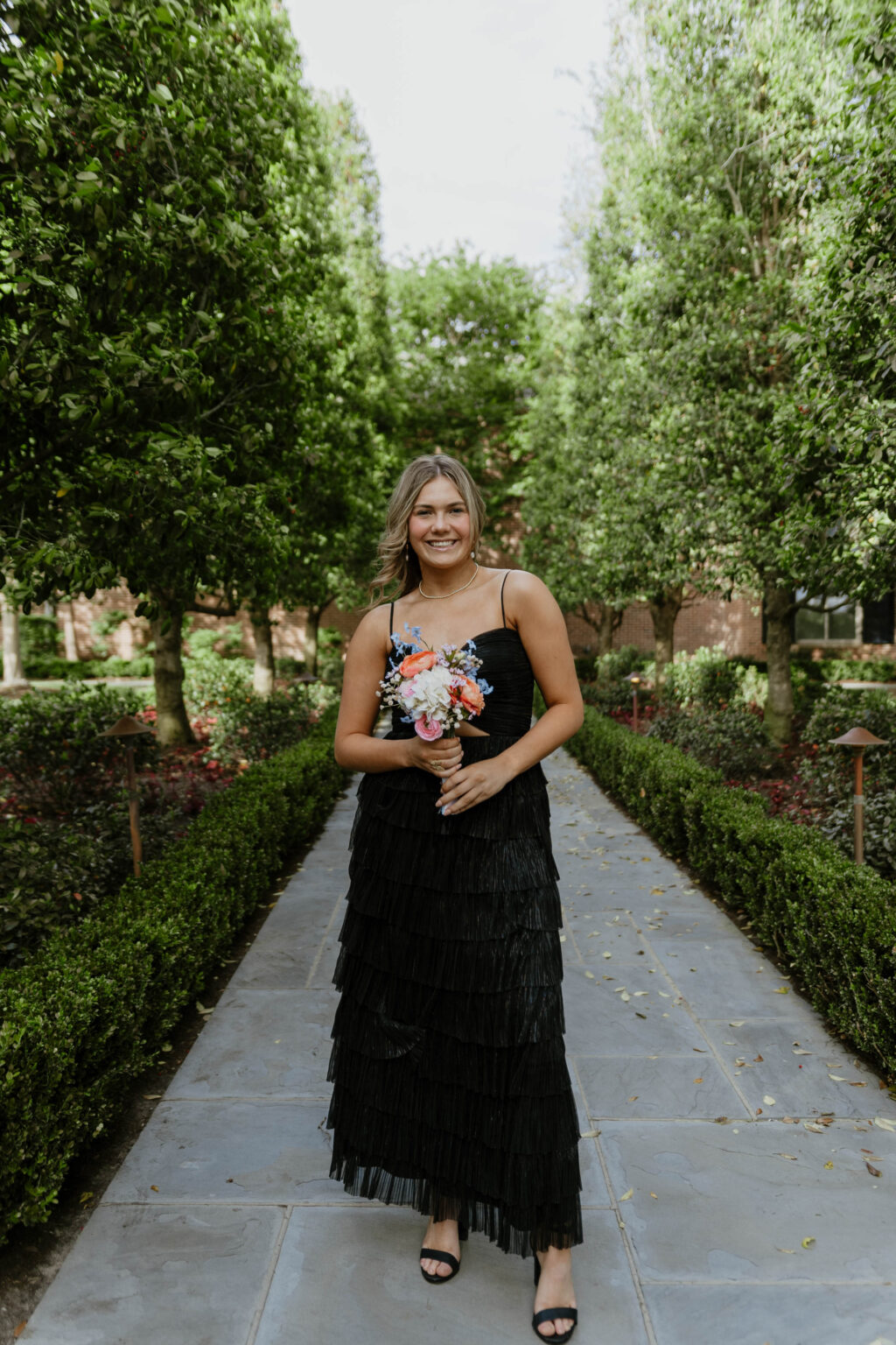 The Queen's chronicles - senior season - The Queen In Between