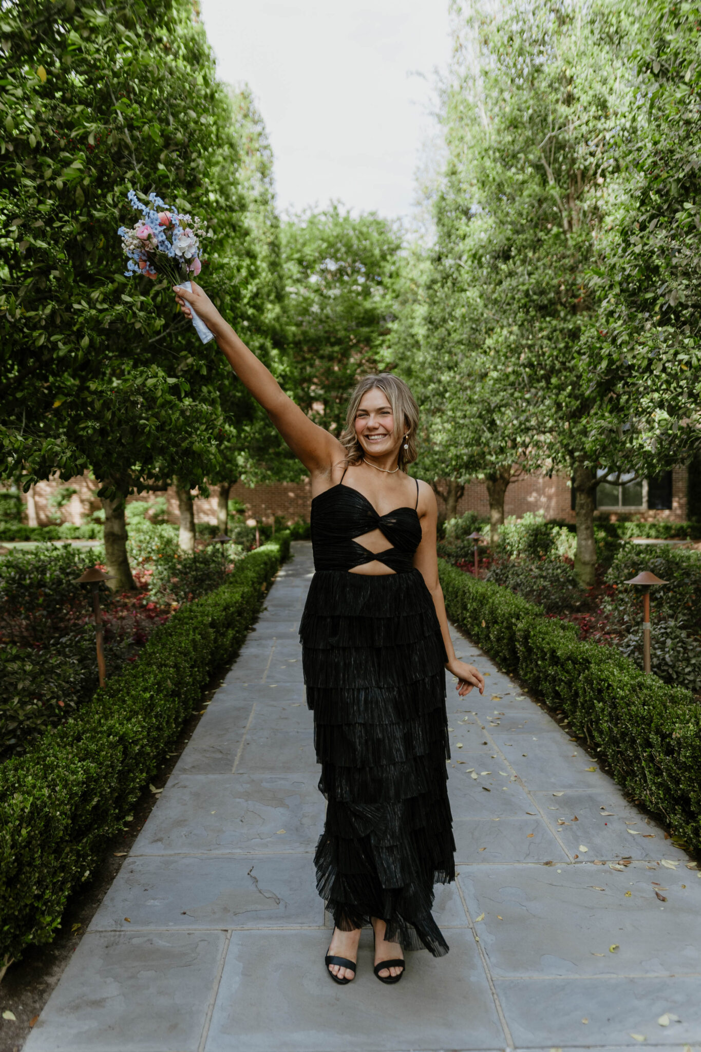 The Queen's chronicles - senior season - The Queen In Between